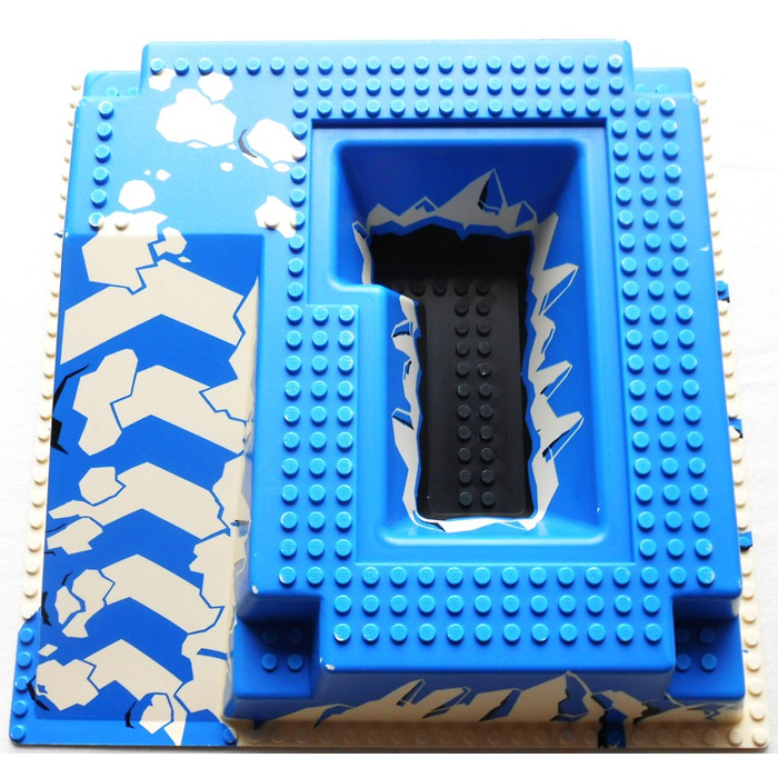 LEGO Baseplate 32 x 32 Raised with Ramp and Pit with Ice (2552) | Brick ...