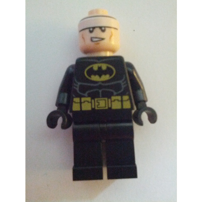 LEGO Batman with Black Suit and Yellow Belt Minifigure without Angular ...