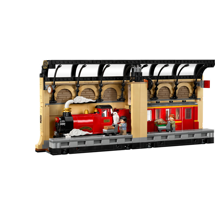 LEGO Book Nook: Hogwarts Express Set 76450 | Brick Owl - LEGO Marketplace