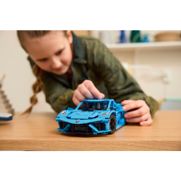 LEGO Chevrolet Corvette Stingray Set 42217 | Brick Owl