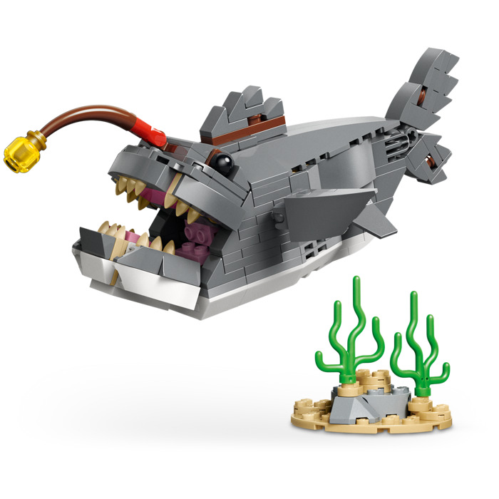 LEGO Fierce Shark with a Treasure Chest Set 31381 | Brick Owl