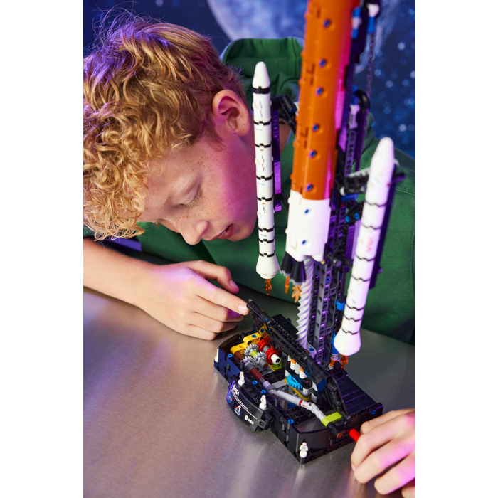LEGO NASA Artemis Space Launch System Rocket Set 42221 | Brick Owl