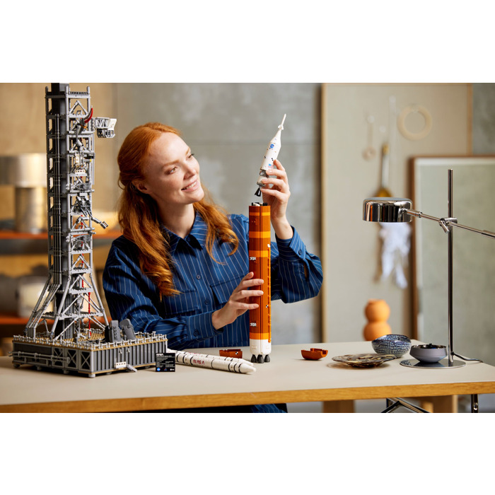 LEGO NASA Artemis Space Launch System Set 10341 | Brick Owl - LEGO ...