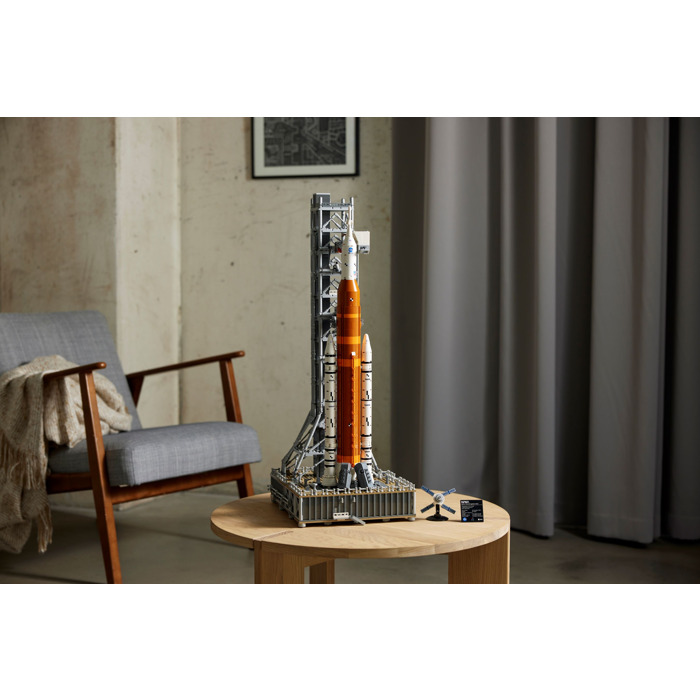 LEGO NASA Artemis Space Launch System Set 10341 | Brick Owl - LEGO ...