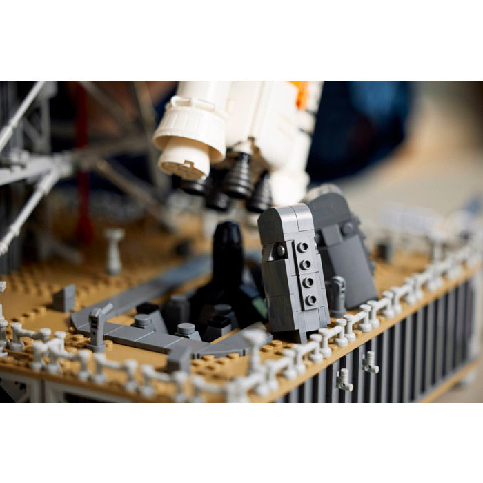 LEGO NASA Artemis Space Launch System Set 10341 | Brick Owl - LEGO ...