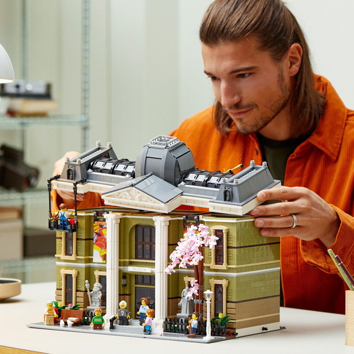 LEGO Natural History Museum Set 10326 | Brick Owl