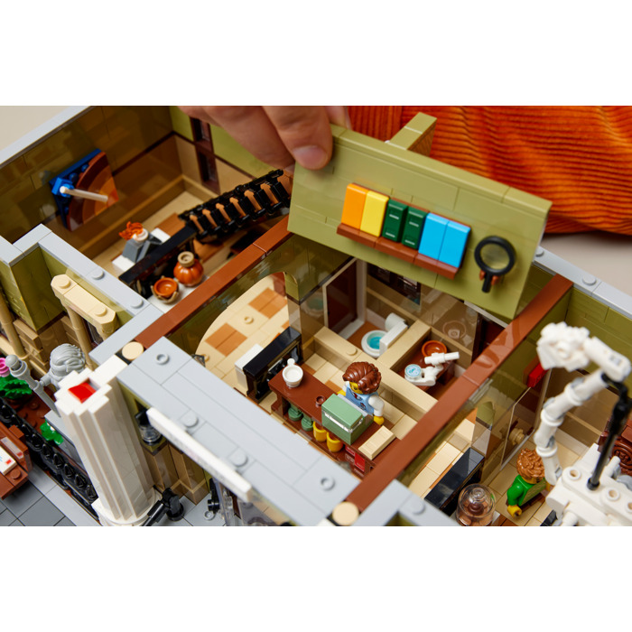 LEGO Natural History Museum Set 10326 | Brick Owl
