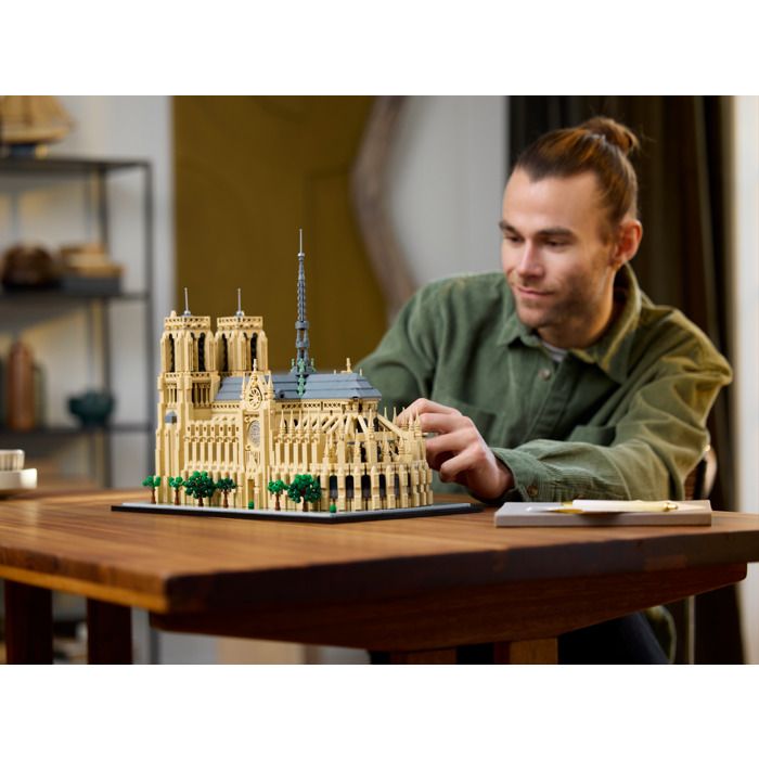 LEGO Notre-Dame de Paris 21061 | Brick Owl