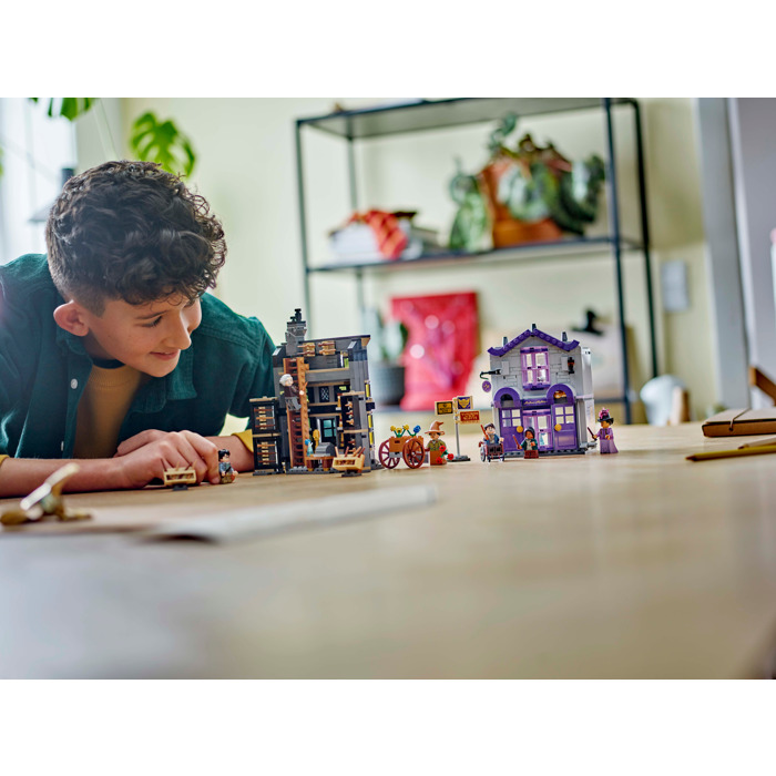 LEGO Ollivanders & Madam Malkin's Robes Set 76439 | Brick Owl - LEGO ...