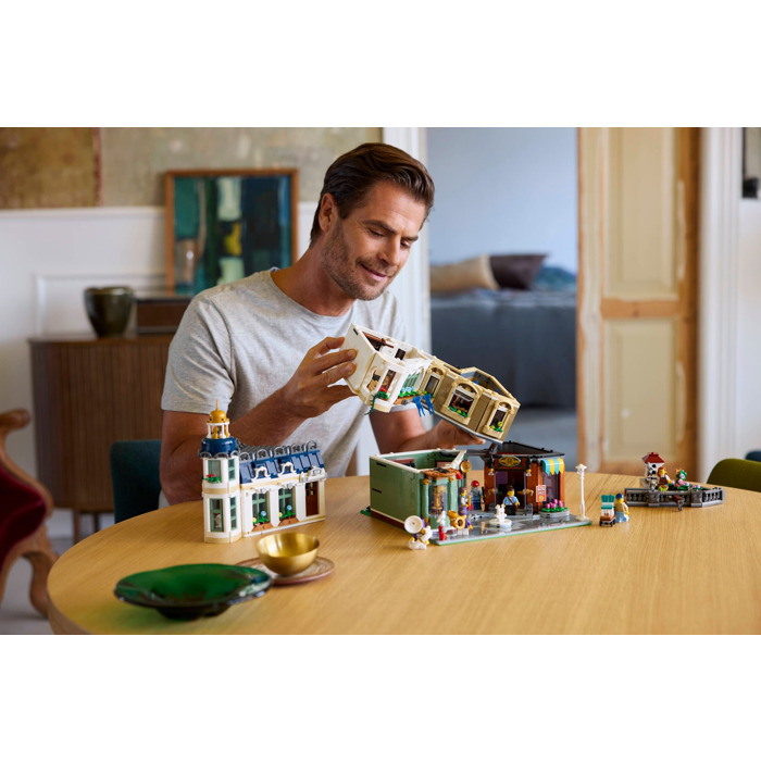 LEGO Shopping Street Set 11371 | Brick Owl