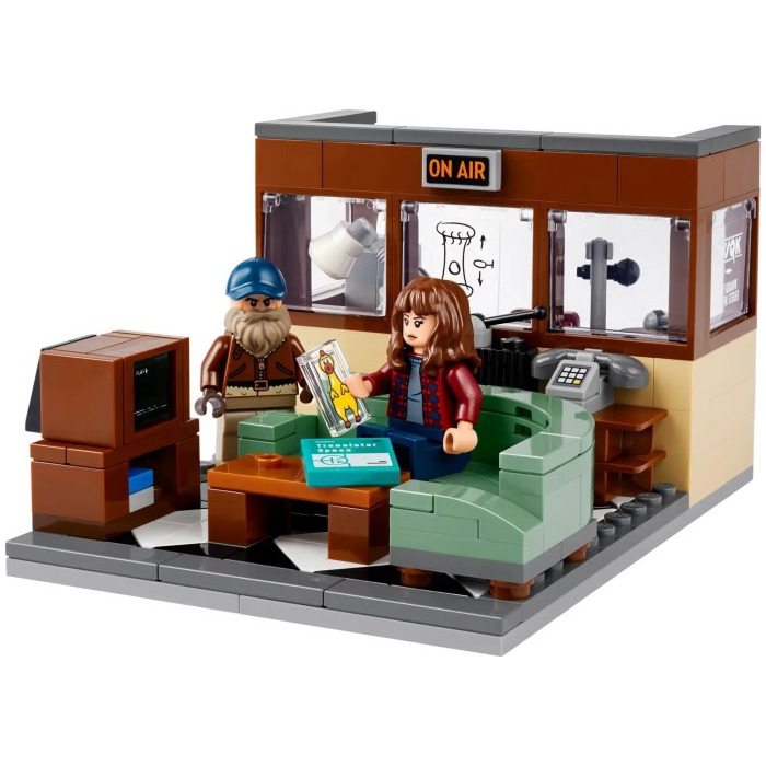 LEGO Stranger Things: WSQK Radio Station Set 40891 Inventory | Brick ...
