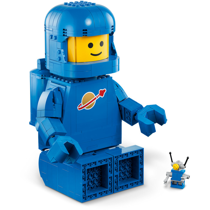 LEGO Up-Scaled Blue Astronaut Minifigure Set 40921 | Brick Owl