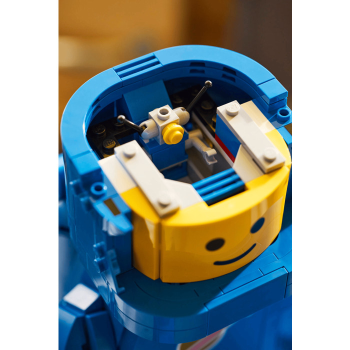LEGO Up-Scaled Blue Astronaut Minifigure Set 40921 | Brick Owl
