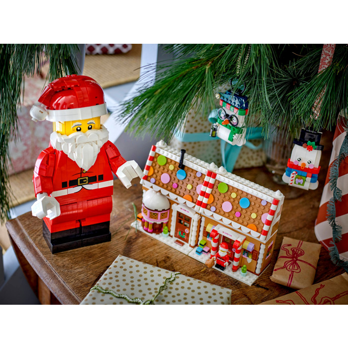 LEGO Up-Scaled Santa Minifigure Set 40820 | Brick Owl - LEGO Marketplace