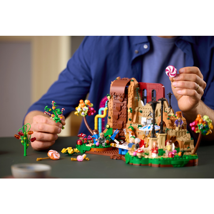 LEGO Willy Wonka & the Chocolate Factory Set 21360 | Brick Owl